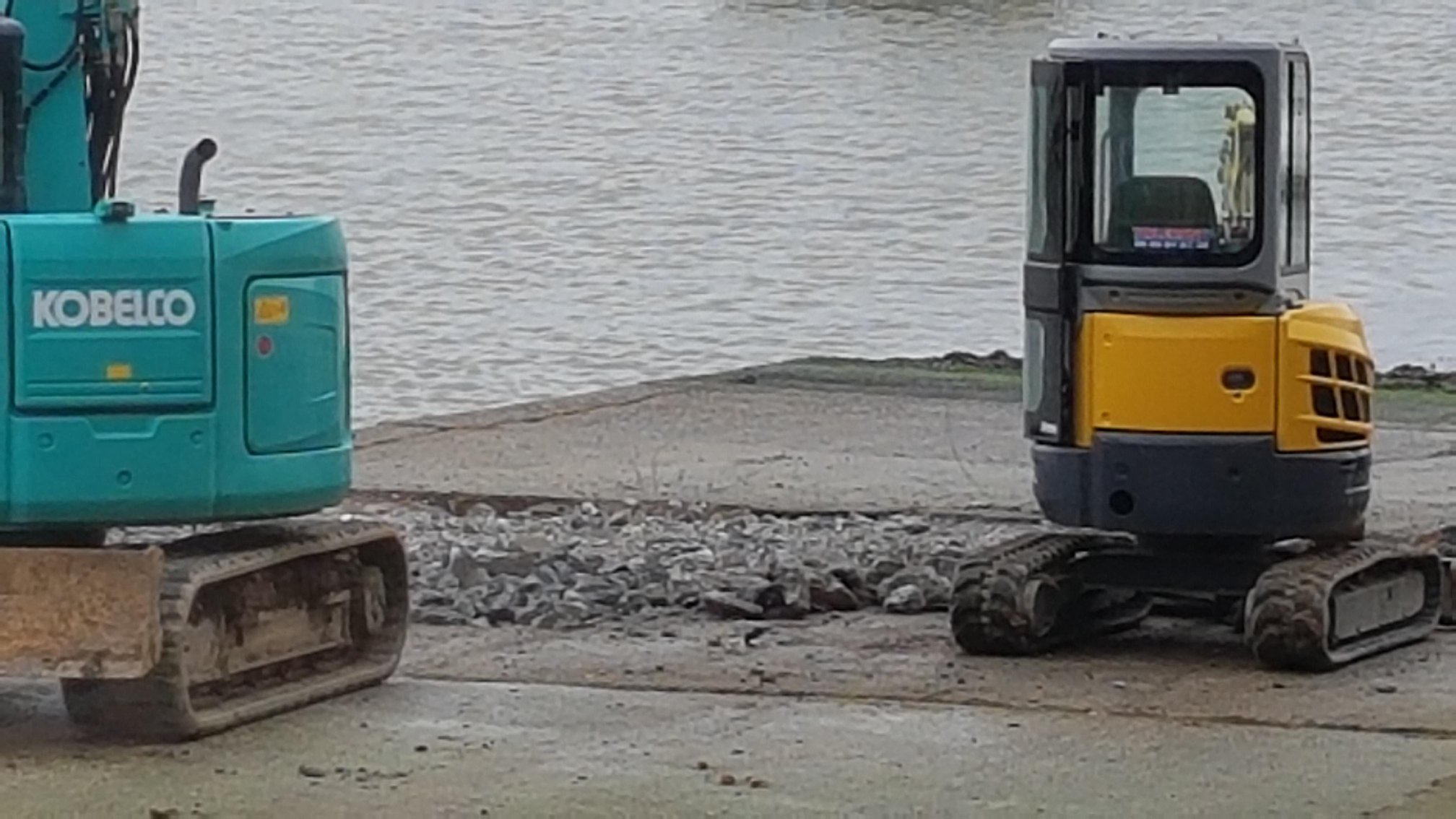 Cale du bac. Travaux de réfection au port : Port de Combrit Sainte-Marine Cale du bac. Travaux de réfection au port : Port de Combrit Sainte-Marine